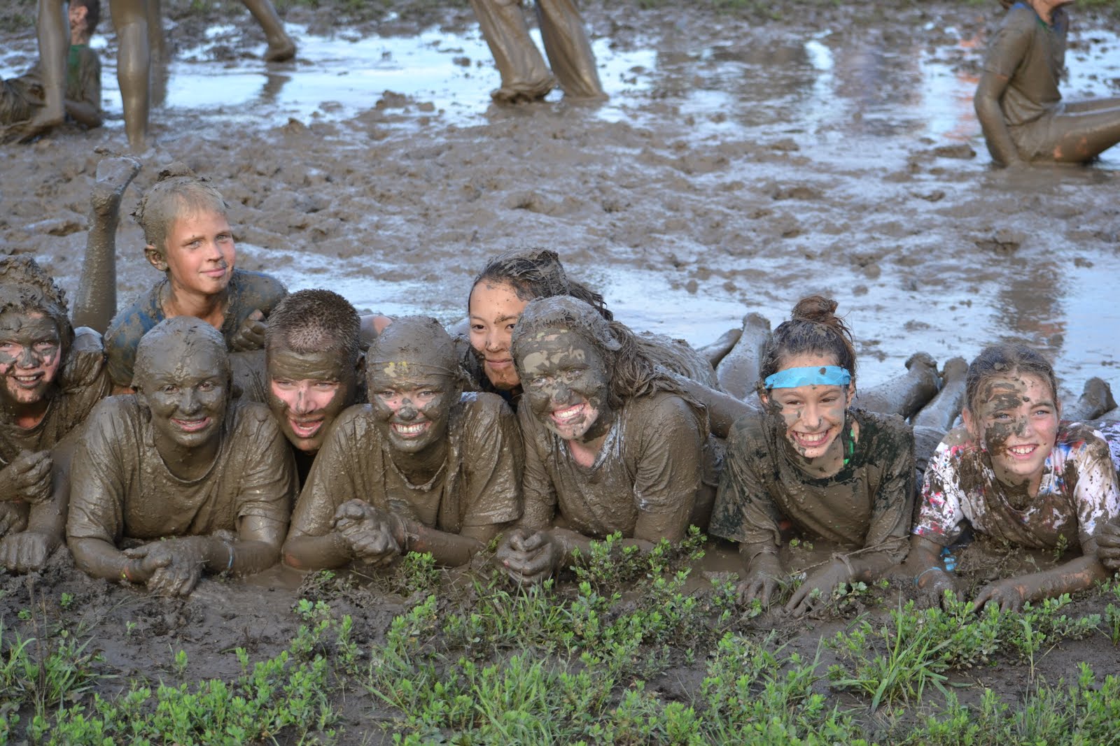 Wagner Feed: Mud fight