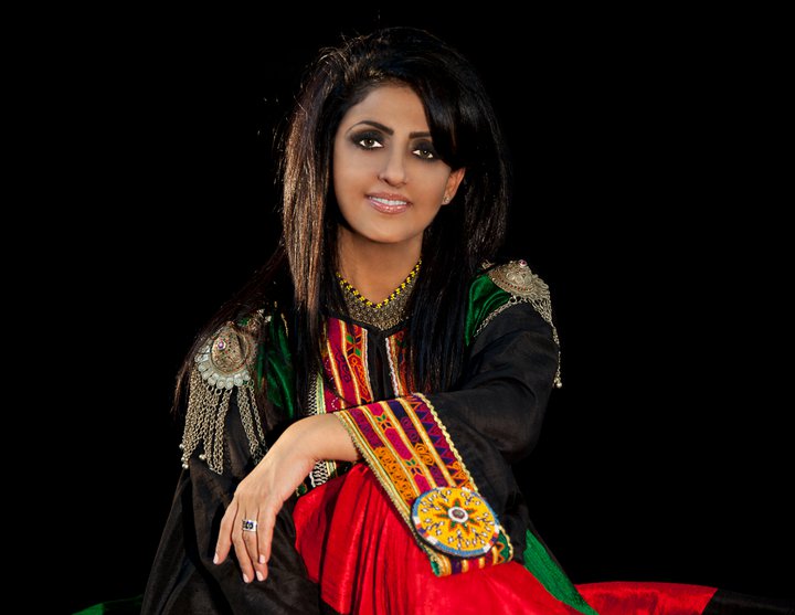 Mehrangez smart Afghan singer Latest Pictures in Traditional Dress ...