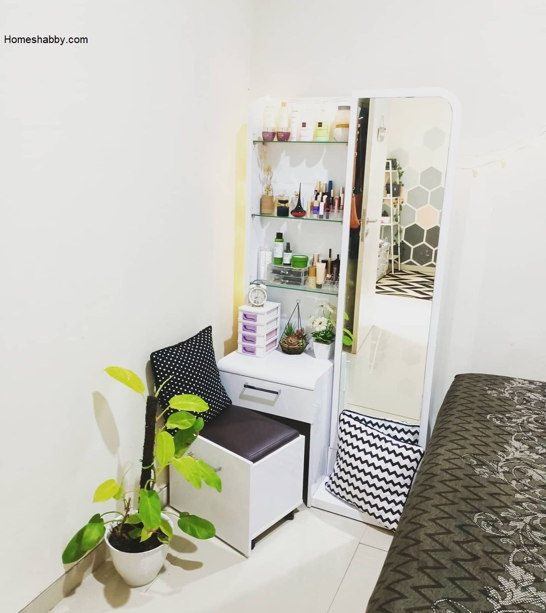 7 Model Meja Rias Minimalis Terbaru Tahun Ini ~ Homeshabby.com : Design ...