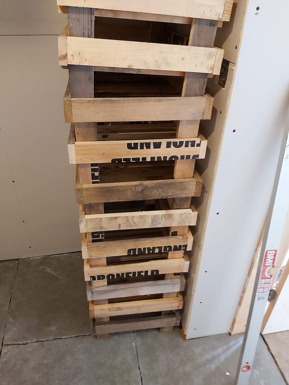 An English Homestead: Apple Storage Rack