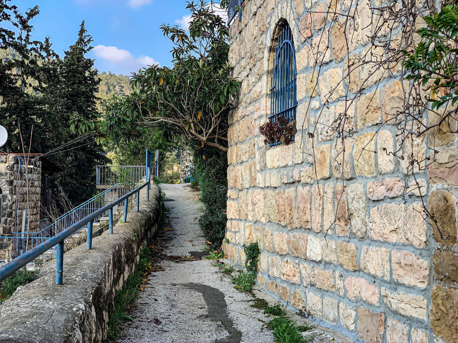 مكان @ Makan : قرية عين كارم وازقتها الجميلة - ضواحي القدس - تصوير ...