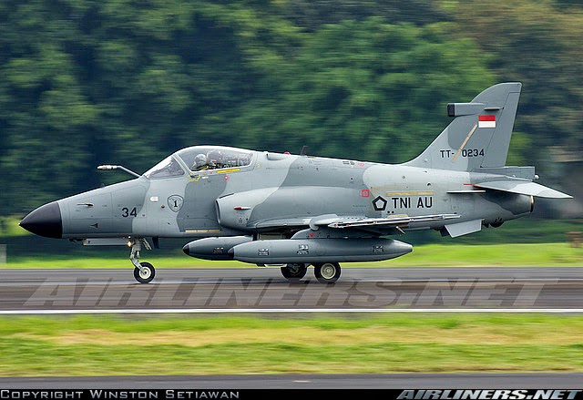 AIRPLANE SCALE MODELKIT: BAe Hawk-200