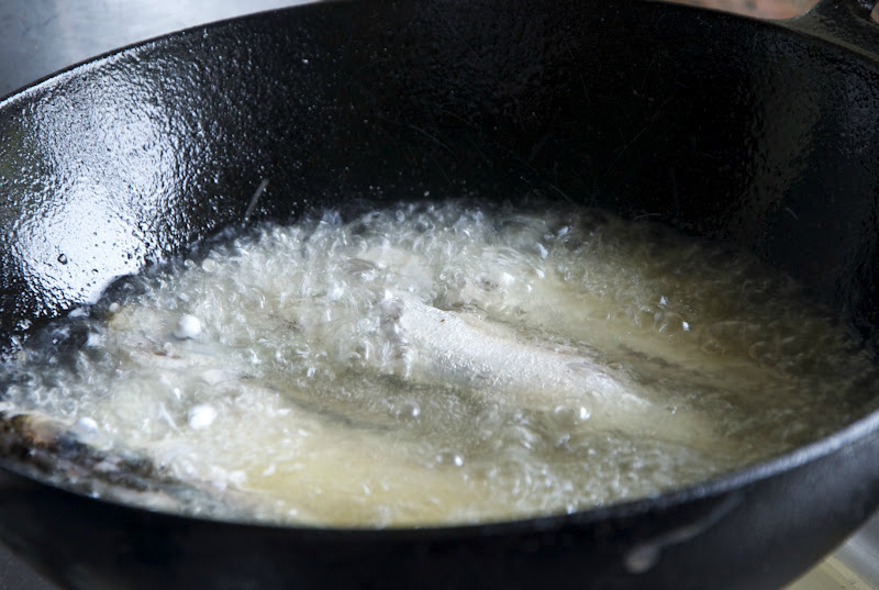 Indonesian Medan Food: Sambal Dencis ( Sardines in Spicy Tomato Sauce)