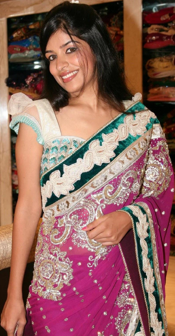 Actress, Actors, Pictures Collections: Annie Ruby in Saree