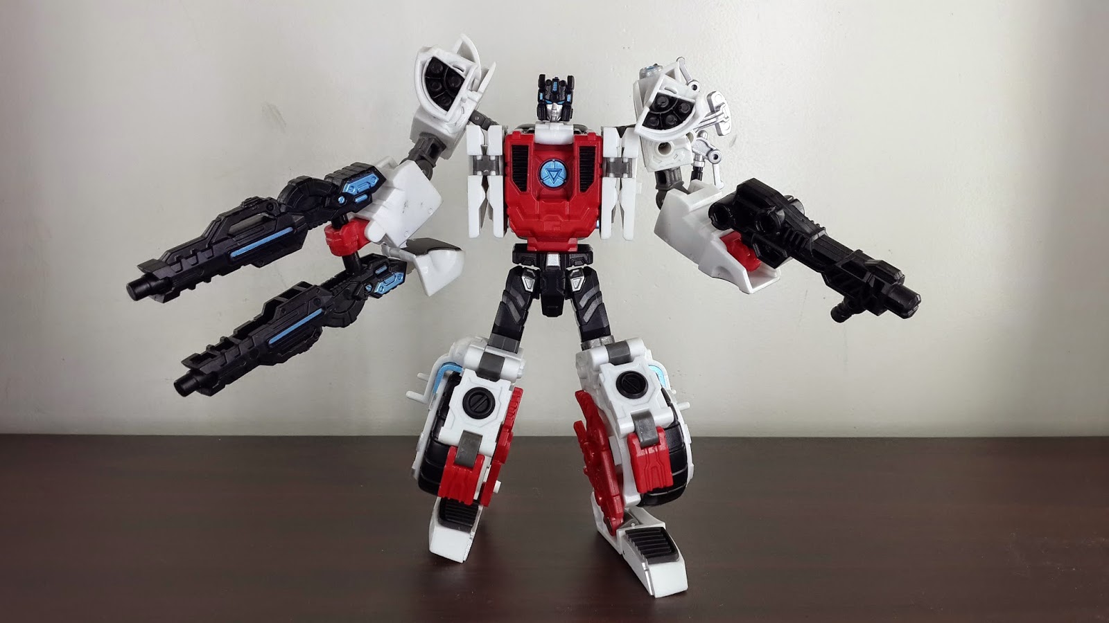 Blog Transformers.com: 1124: TFC Warning Line (Protectobot Groove)