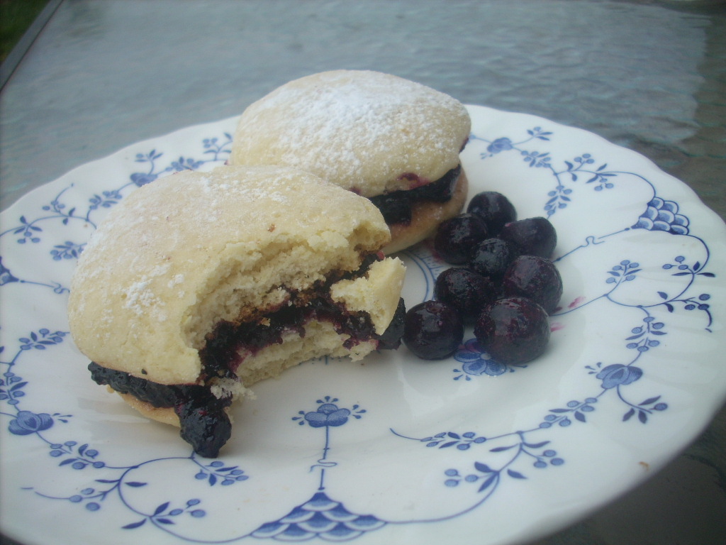 Canela kitchen (gloria): blueberry jam sandwich cookies