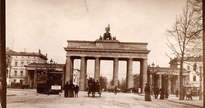 16 Amazing Photos That Capture Street Scenes of Germany in 1899 ...