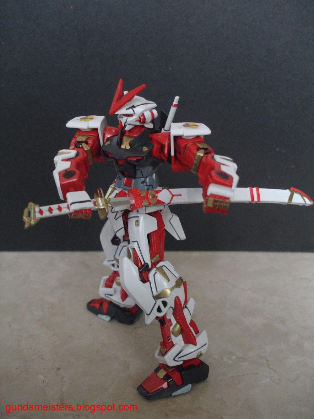 Gundam Meisters: Review: HG 1/144 - Gundam Astray Red Frame