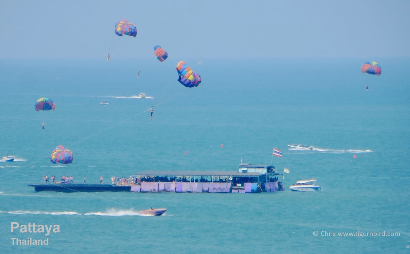 Life in Kingdom of Thailand: Pattaya Beach: Daytime Activities