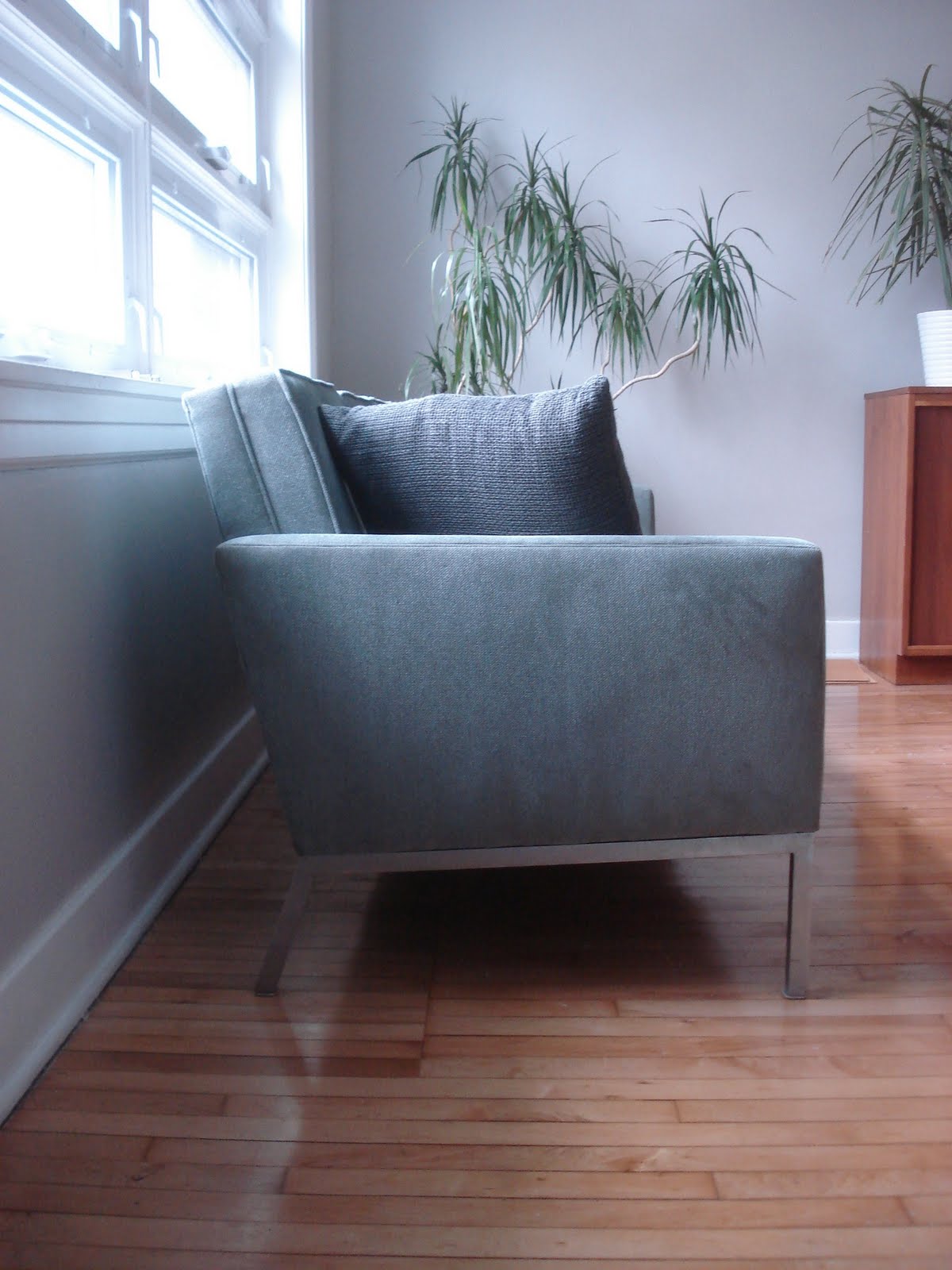 str8mcm: Steelcase Sofa