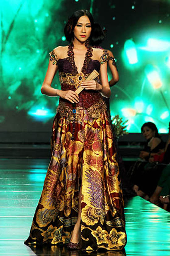 trend fashion: gaun batik anne avantie