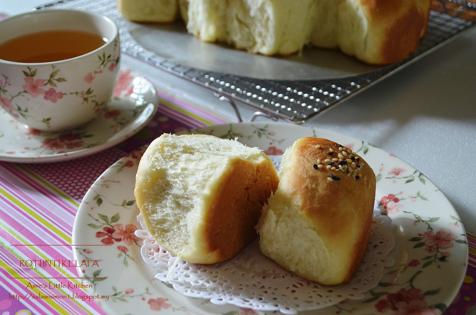 Roti Inti Kelapa - Amie's Little Kitchen