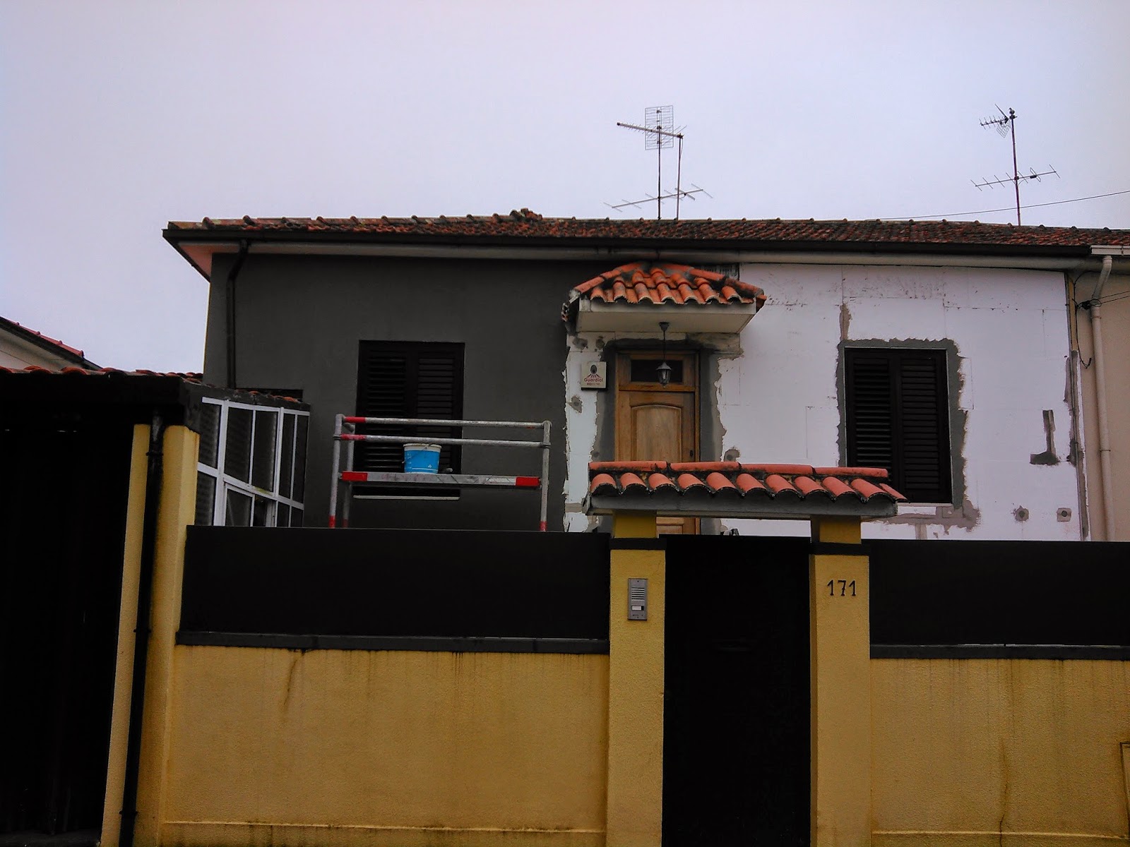 HOMESITTER: OBRA EM EXECUÇÃO | Aplicação de capoto em moradia