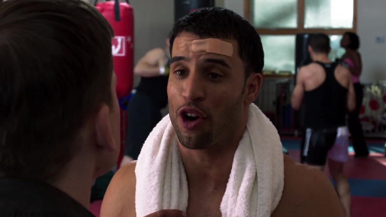 ausCAPS: Danny Henriquez shirtless in Unforgettable 1-08 "Lost Things"