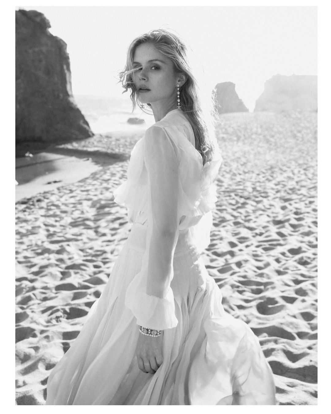 DC COMICS AND ARROWVERSE : The Boys Star Erin Moriarty Insta life 2020