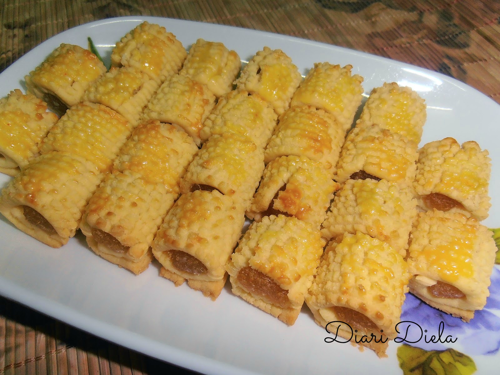 DIARI DIELA: Kuih Tat Nenas Gulung