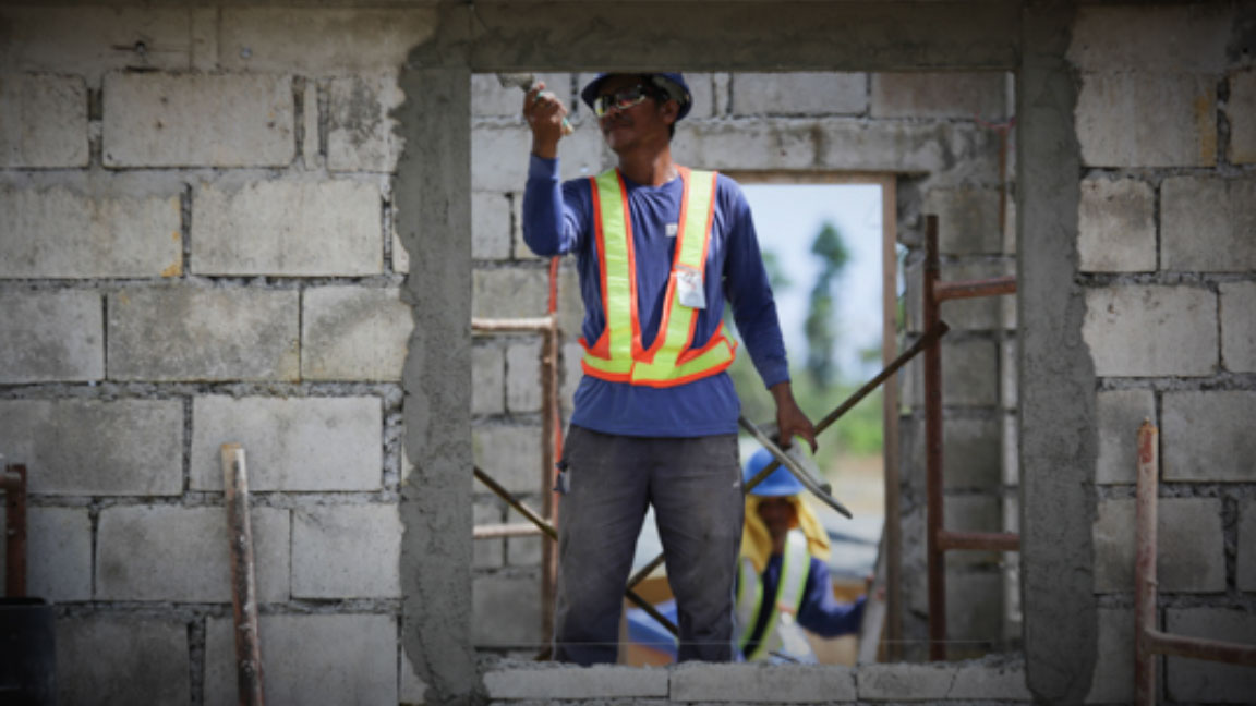 Dating Construction worker, itinaguyod ang pag-aaral hanggang maging ...