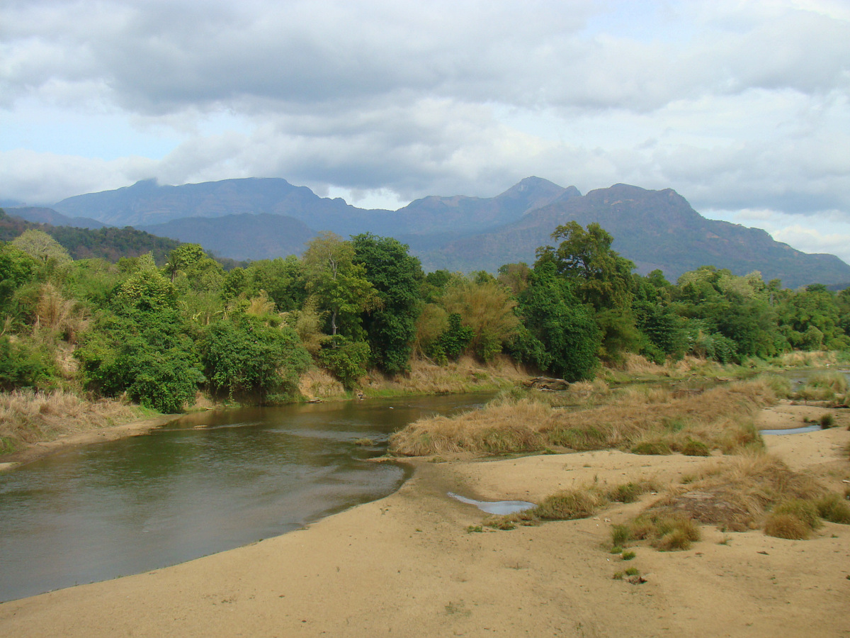 Discover-SriLanka: SRI LANKA - MAHAWELI [ DROUGHT STRICKEN ] ]