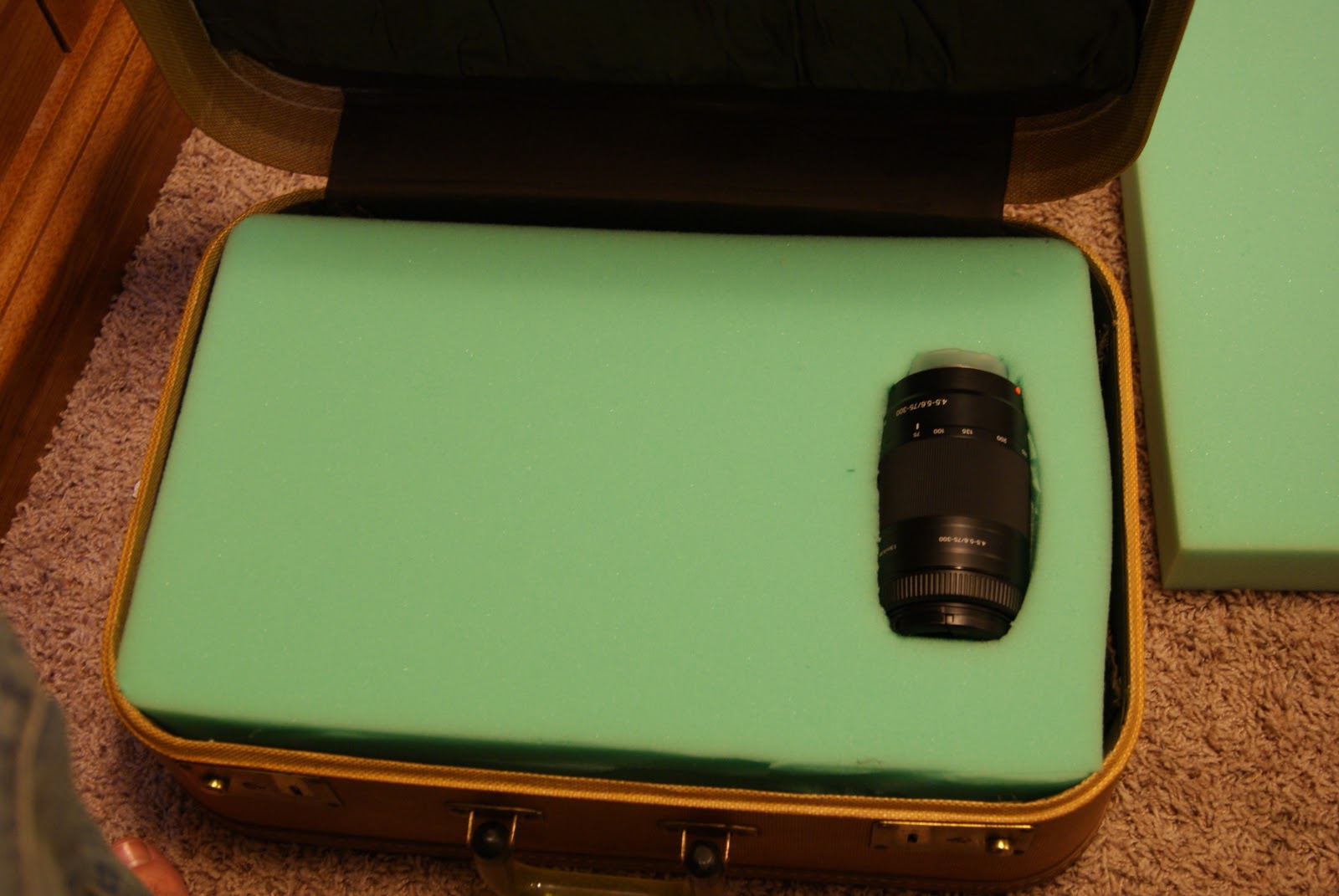RedlightPhilosophies: Hard Camera Case DIY