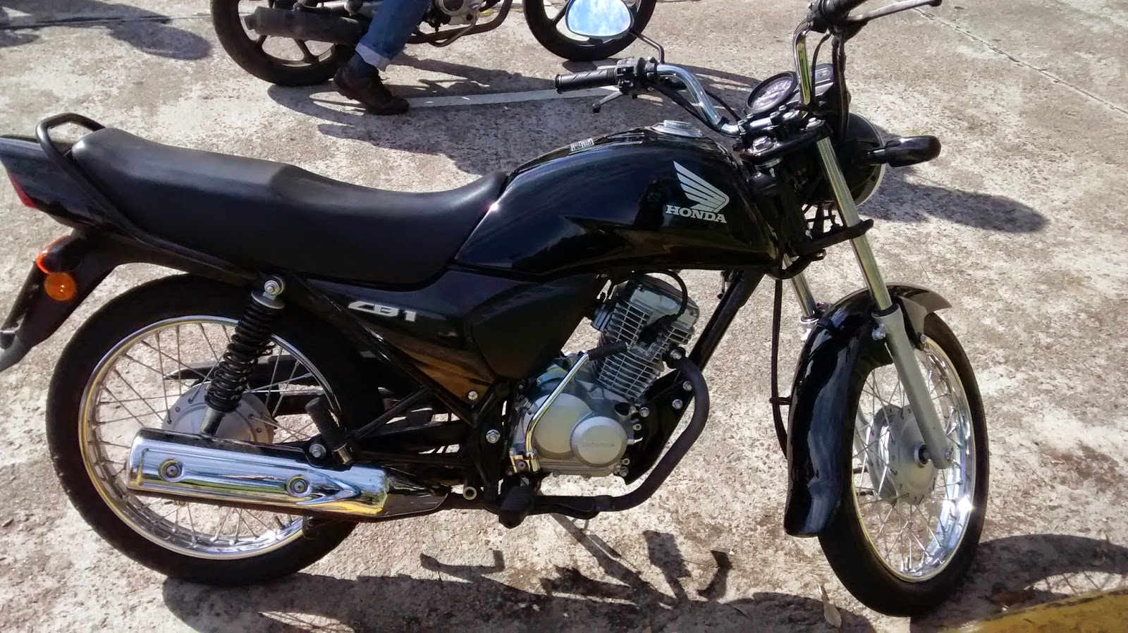 Todo sobre motos: Galería: Honda CB1 125