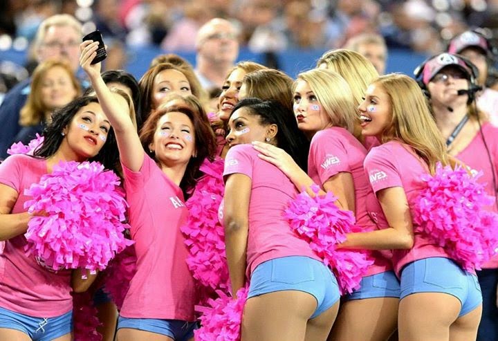 Pro Cheerleader Heaven: Toronto Argonauts Cheerleaders Pink Out Game