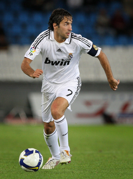 Famous Soccer Players Blog DDI: Handsome Soccer Star - Raúl González ...