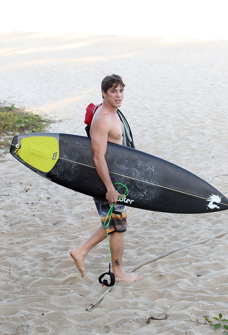 Oh yes I am: Romulo Arantes Neto Hits The Waves