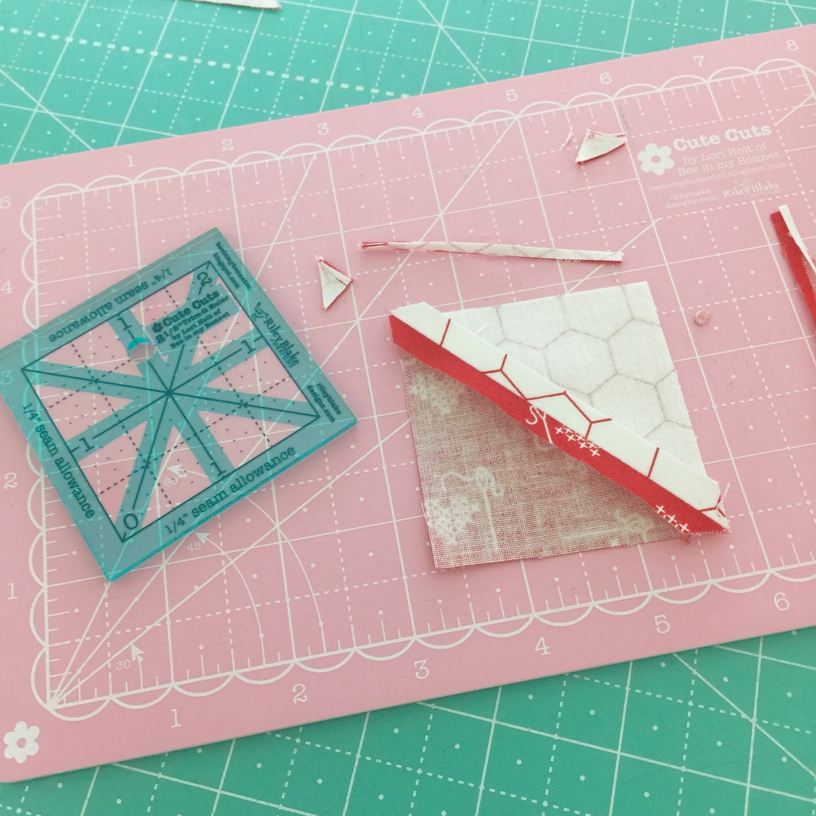 Bee In My Bonnet: Bee Happy Sew Along - Flag and Pinwheels Tutorial!