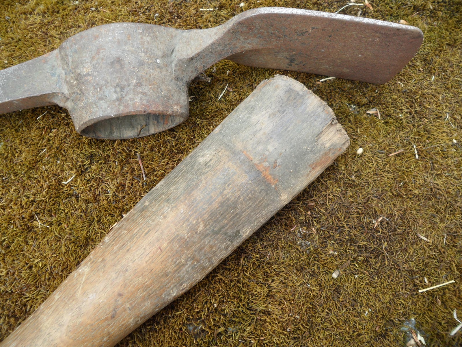 Four Bees: US M-1910 Pick-Mattock, WW2 Issued, Warwood 1943, M1910