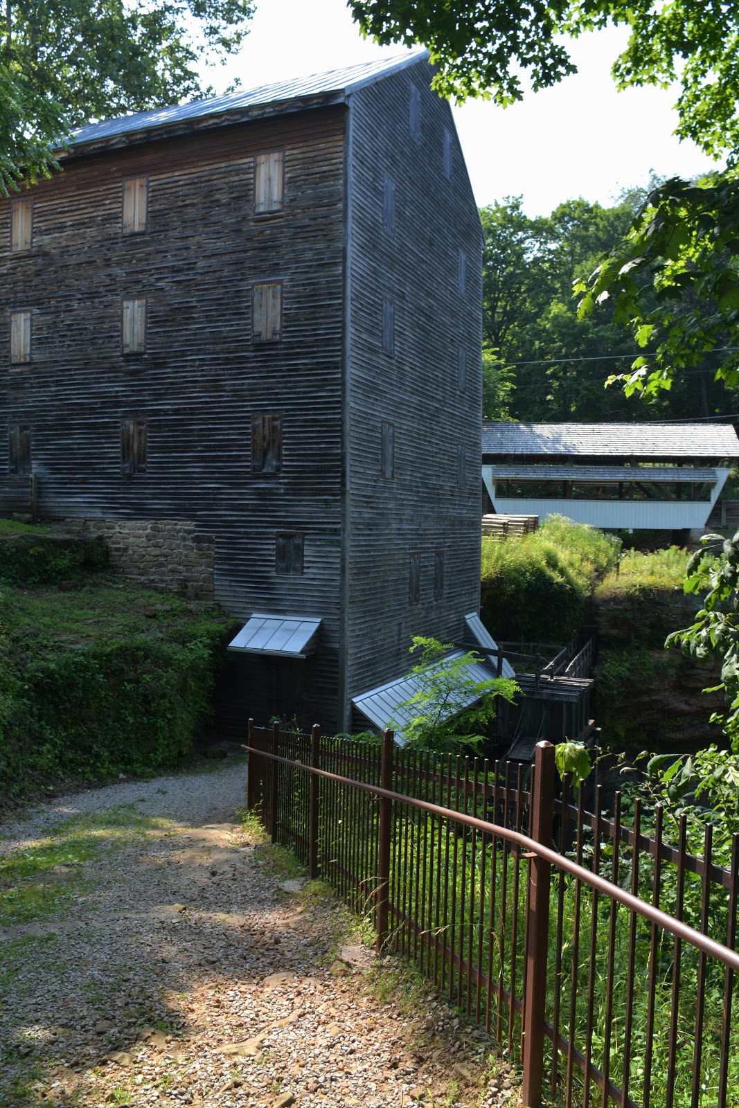 COVERED BRIDGES IN OHIO +: ROCK MILL COVERED BRIDGE - WESLEY CHAPEL, OHIO