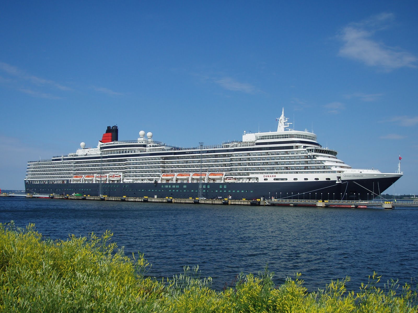 QUEEN ELIZABETH - Characteristics and pictures of a new ship entering ...