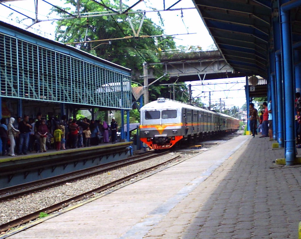 Gold-oriole: foto essay: kereta api (all about train in Jakarta )