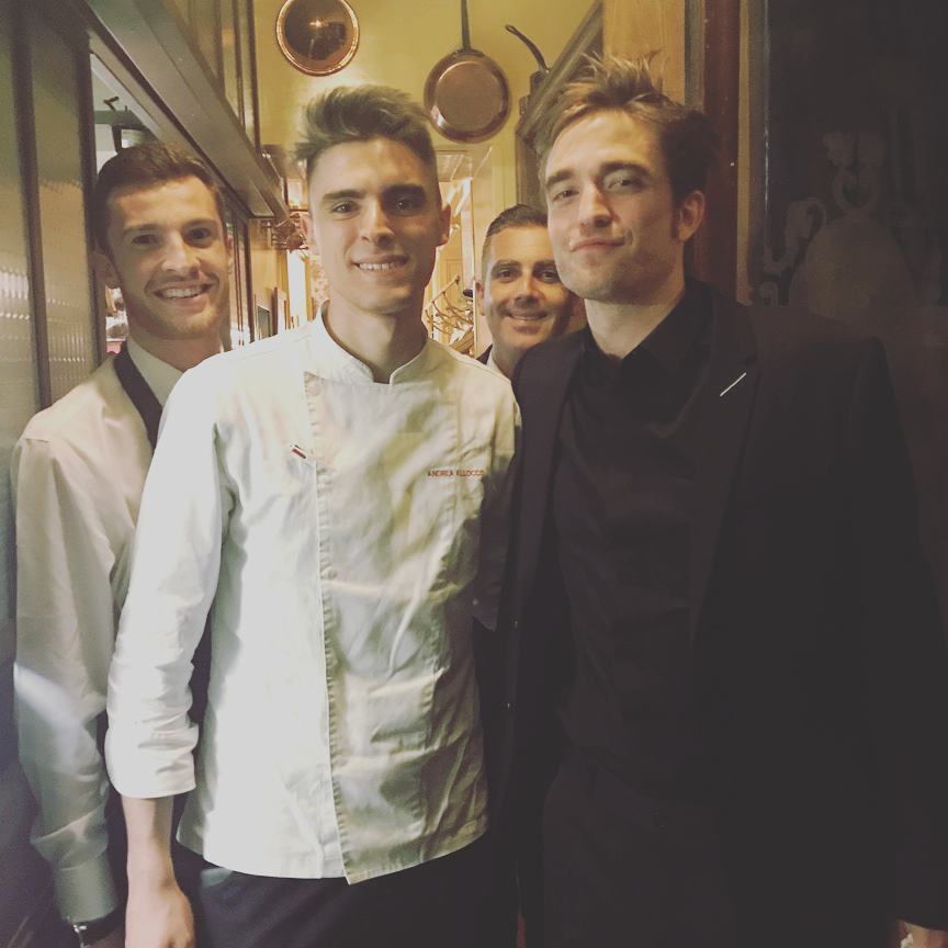 All About Robsten: Nuove fan foto di Robert a Parigi - 3 Luglio