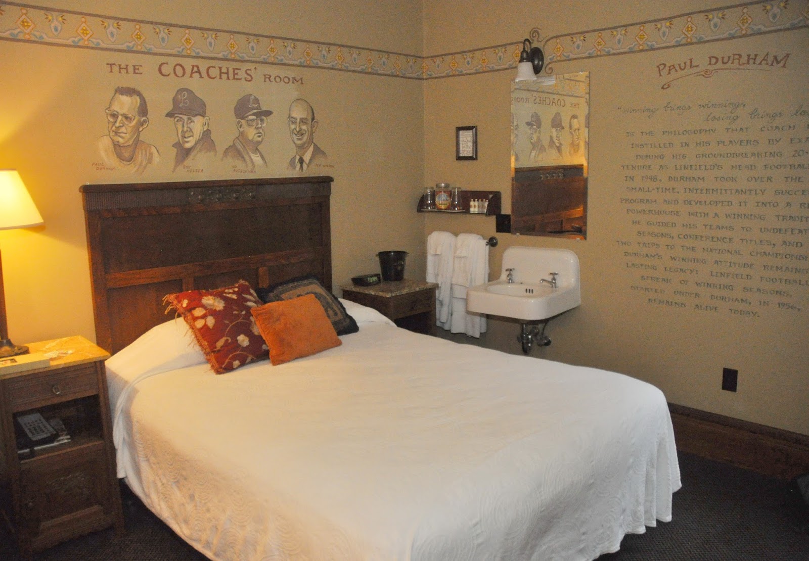 W I L D C A T V I L L E: The Coaches’ Room’ of McMinnville’s Hotel ...