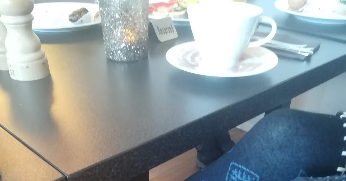 lendav konn: Sinine ja must ja valge