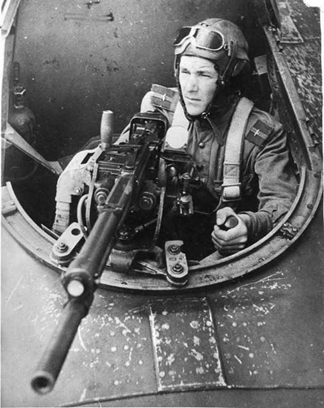 World War II in Pictures: Ilyushin Il-2 Shturmovik: Most Produced ...