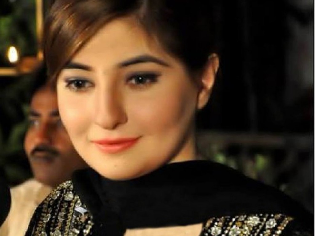 All Pashto Showbiz: The Best pashto Singer Gul Panra HD Wallpapers