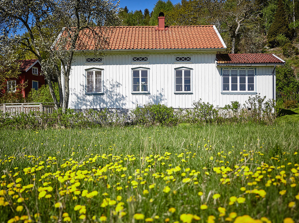 Living Large In Small Spaces - Sea Captain's Cottage in Sweden - A ...