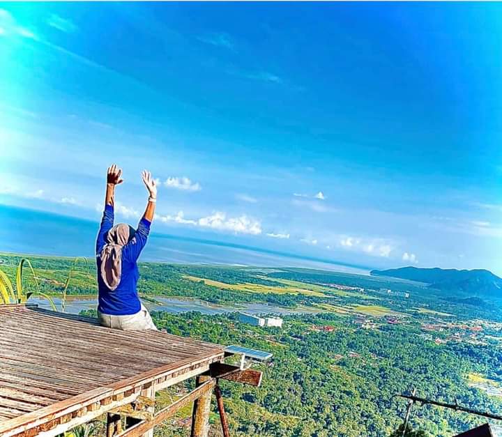 Hiking Bukit Genting , Balik Pulau , Penang | Lyana Ishak