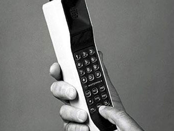 ADRONN: Cumple años el primer teléfono móvil marzo 1983