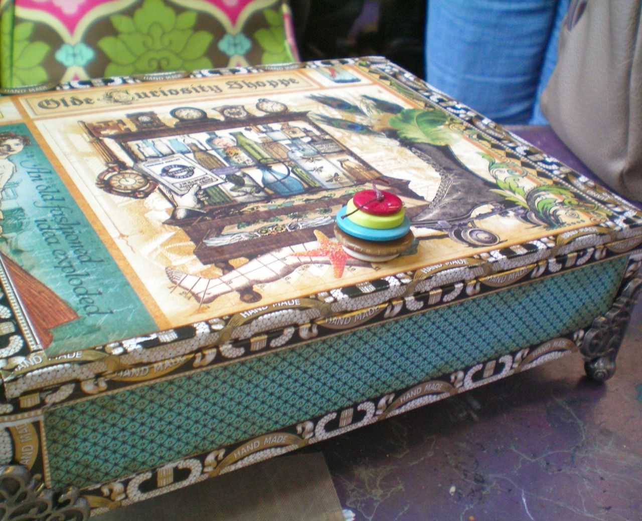 The Queen's Inkling: the über popular decorated cigar box