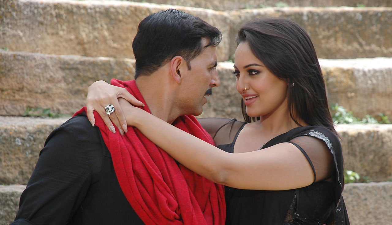Akshay Kumar and Sonakshi Sinha in Rowdy Rathore | Bollywood Photos