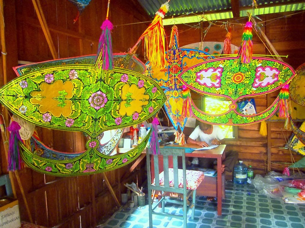Travelholic: Kelantan's Lost Craft - Wau-maker (Kite-maker)