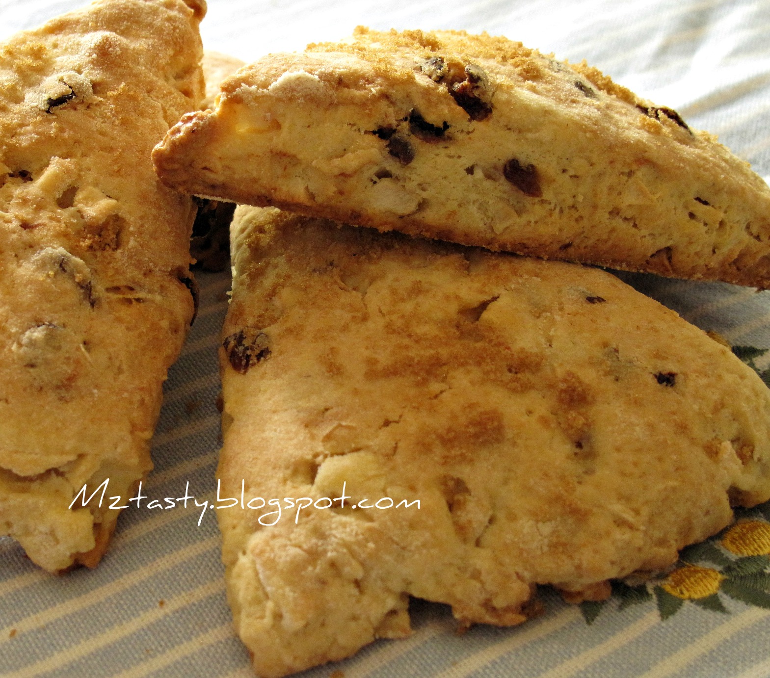 MzTasty's Kitchen, Savor The Flavor: Apple and Raisins Scones