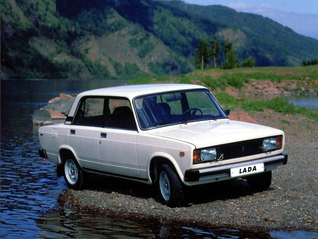 Spotted...cars in Moscow: Lada VAZ-2105 with Headlight Wipers