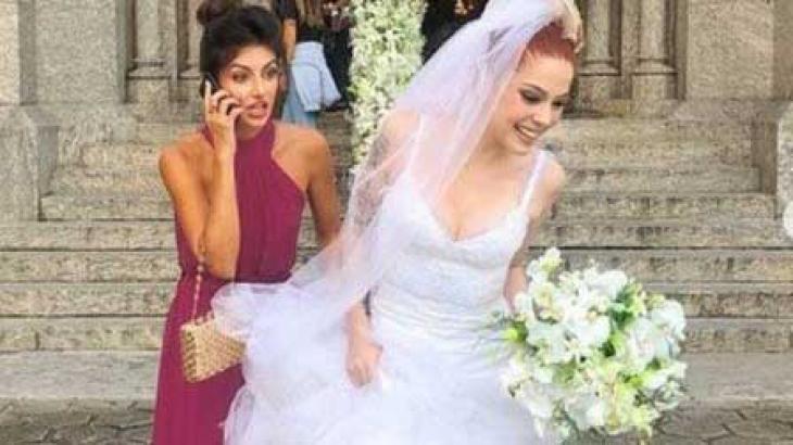 "Órfãos da Terra": Camila e Valéria se beijam e assumem relacionamento