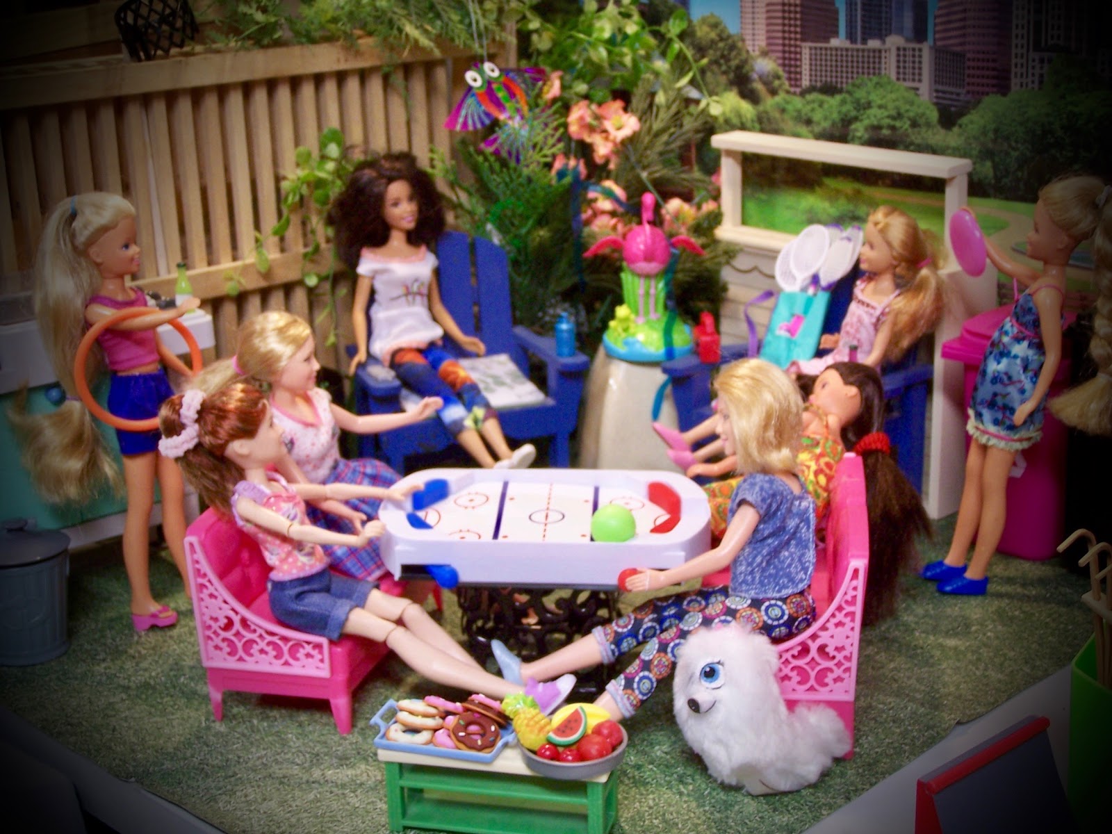 Barbie:OldNewGreenRedo : Back Yard Fun!