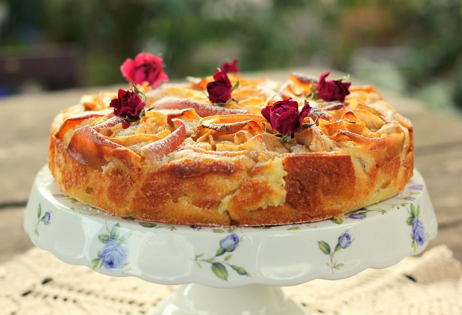 I don't share food: Rose Apple Cake
