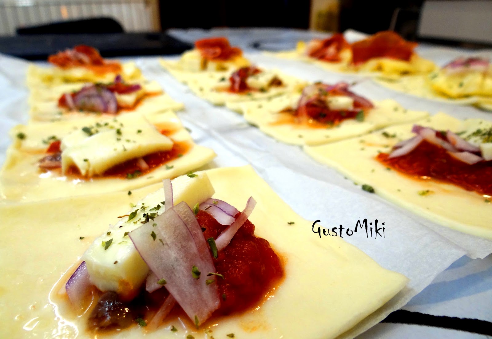 Pizzette di pasta sfoglia ... per quando viene voglia di qualcosa di buono!