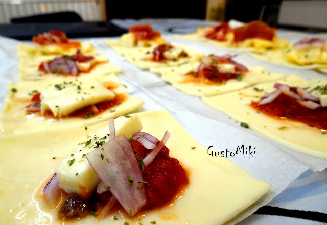 Pizzette di pasta sfoglia ... per quando viene voglia di qualcosa di buono!